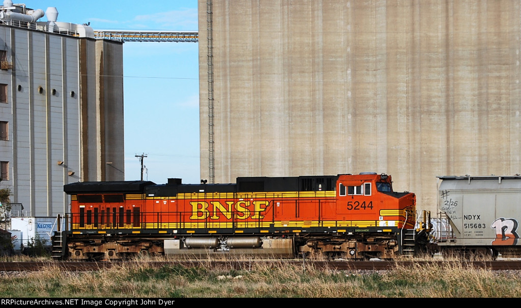 BNSF 5244